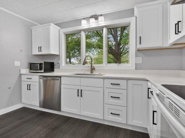 house with 4 bedroom, Hudson NH DS104114247