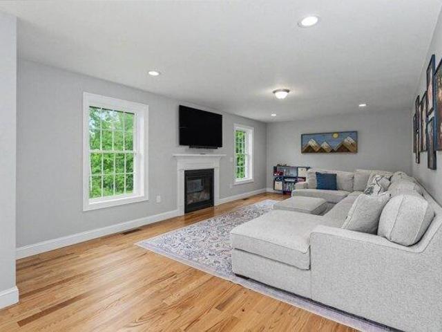 house with 4 bedroom, Hudson NH ES103187492