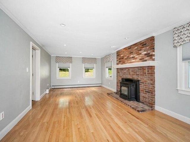 house with 4 bedroom, Hudson NH ES104407177