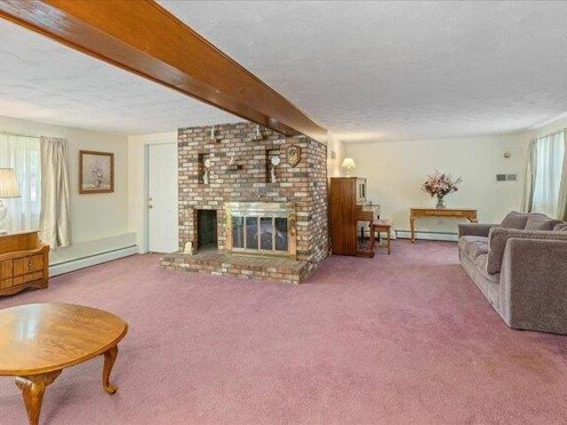 house with 4 bedroom, Hudson NH ES104148941