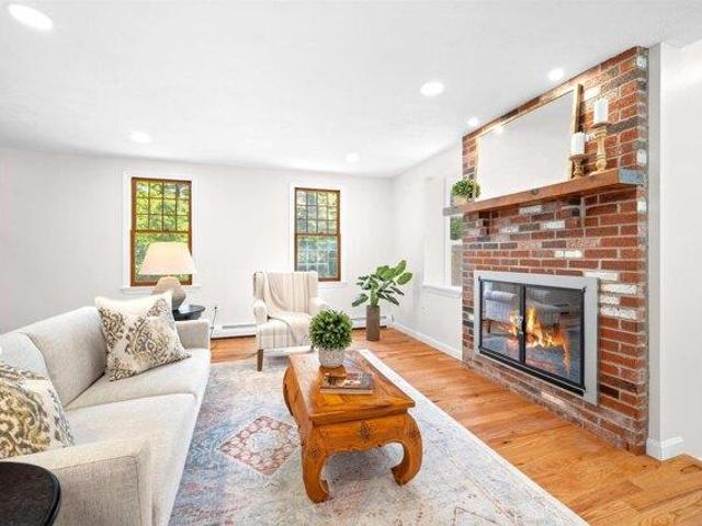 house with 4 bedroom, Hudson NH ES105094908