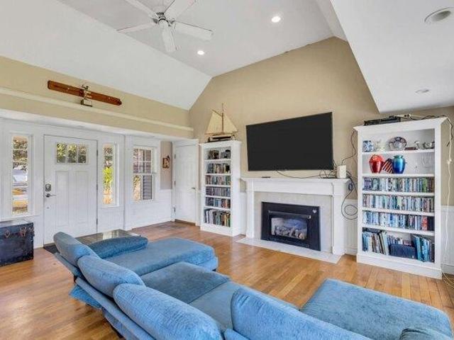 house with 4 bedroom, Hyannis MA DLS102670511