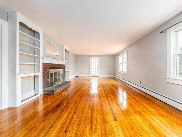house with 4 bedroom, Hyannis MA ES103494241