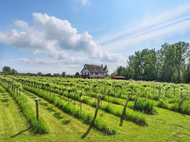 house with 4 bedroom, Isle La Motte VT ES103969551