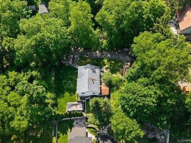 house with 4 bedroom, Jefferson Valley NY ES105192398