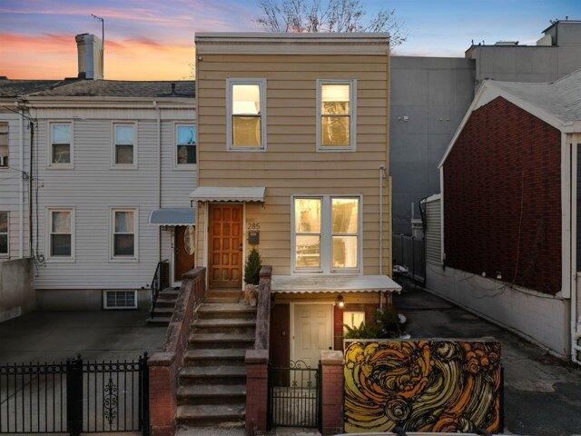 house with 4 bedroom, Jersey City NJ DS102254348