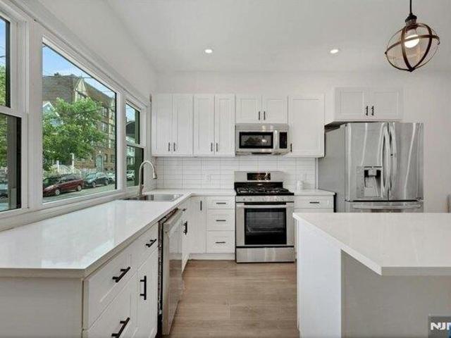 house with 4 bedroom, Jersey City NJ DS104374934