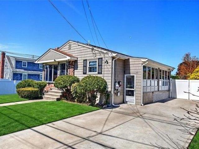 house with 4 bedroom, Johnston RI DS103020424