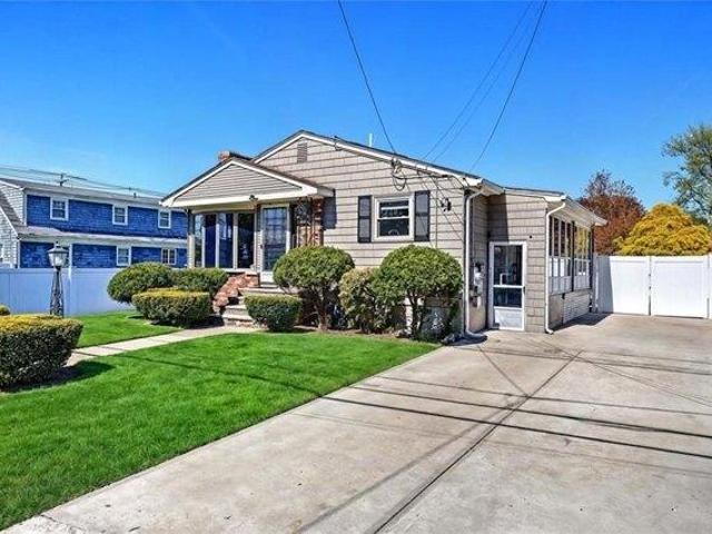 house with 4 bedroom, Johnston RI ES103020424