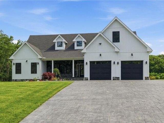 house with 4 bedroom, Johnston RI ES103885677