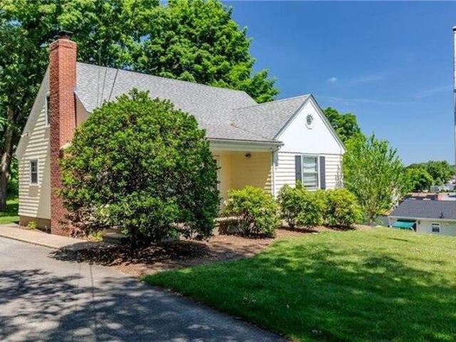 house with 4 bedroom, Johnston RI ES104263007