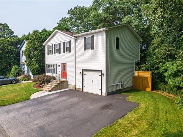 house with 4 bedroom, Johnston RI ES104264445