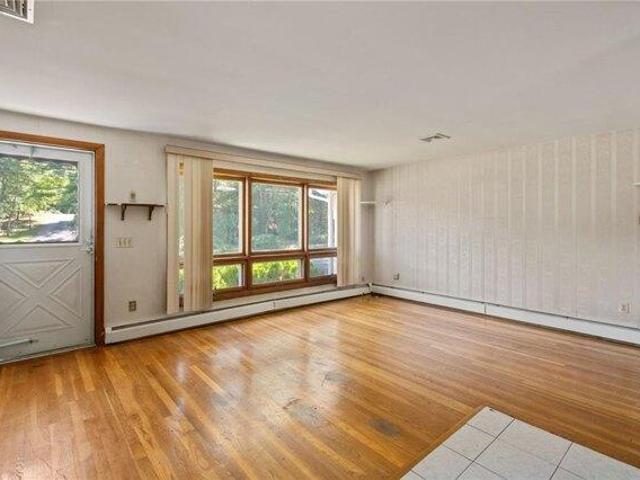 house with 4 bedroom, Johnston RI ES105115177