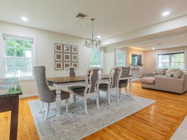 house with 4 bedroom, Johnston RI ES105116585