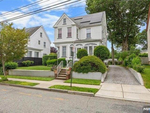 house with 4 bedroom, Kearny NJ DLS92403253