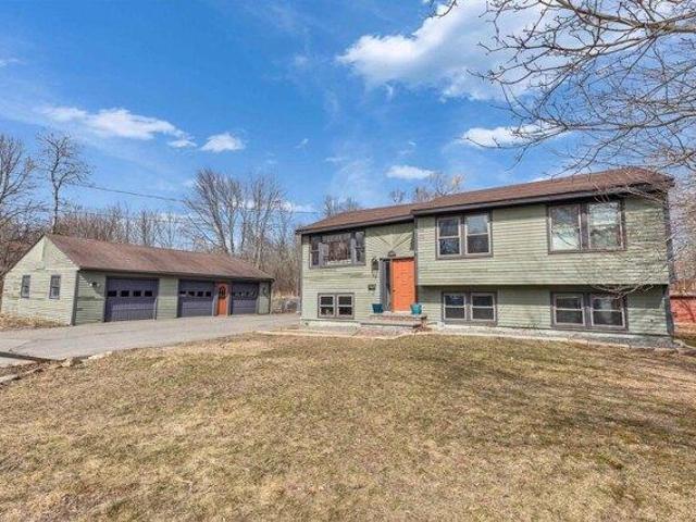 house with 4 bedroom, Keene NH ES103435088