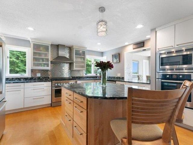 house with 4 bedroom, Keene NH ES103852838