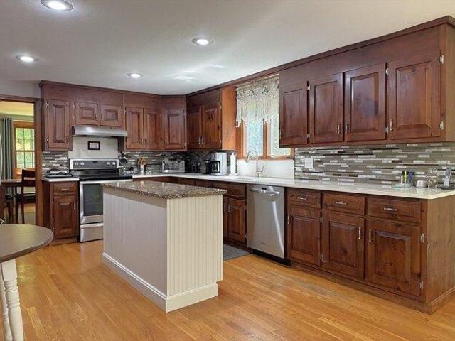 house with 4 bedroom, Kingston NH ES104266026