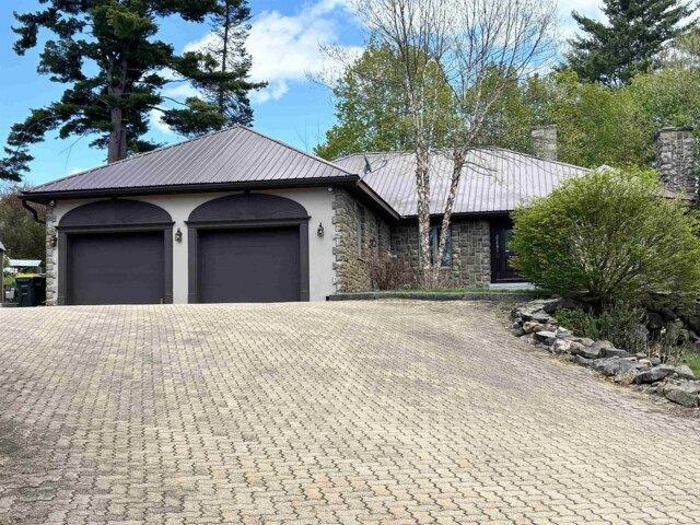 house with 4 bedroom, Laconia NH DS102633166