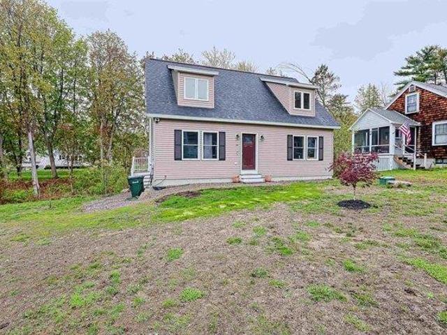 house with 4 bedroom, Laconia NH ES104539362
