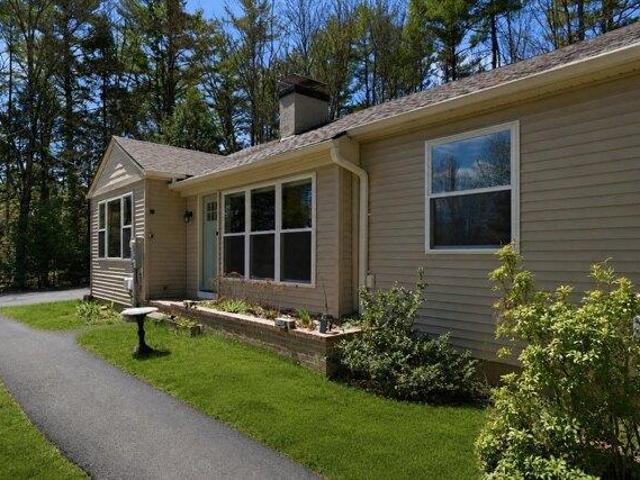 house with 4 bedroom, Laconia NH ES104542575