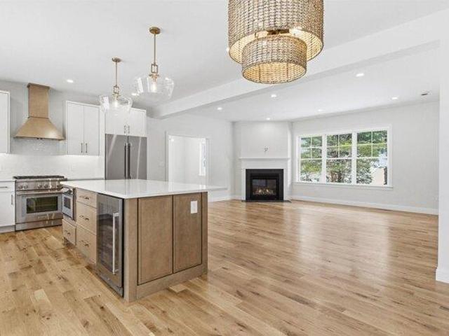 house with 4 bedroom, Laconia NH ES105108304