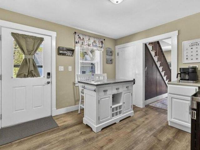 house with 4 bedroom, Laconia NH ES102822795