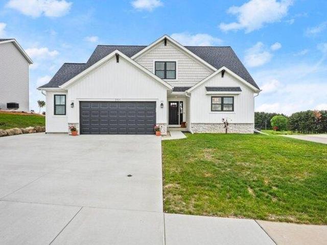 house with 4 bedroom, Lake Mills WI DS93137538