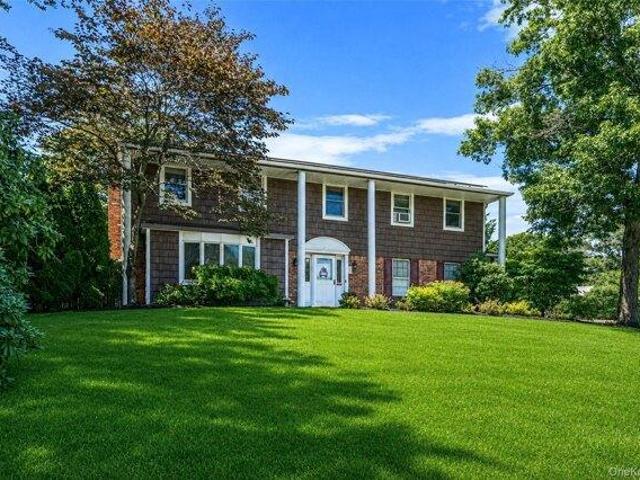 house with 4 bedroom, Lake Grove NY ES104907126