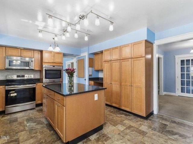 house with 4 bedroom, Latham NY ES103621815
