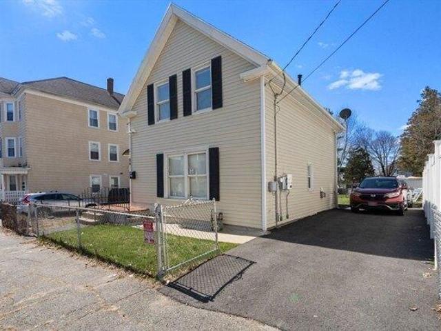 house with 4 bedroom, Lawrence MA DLS102064467
