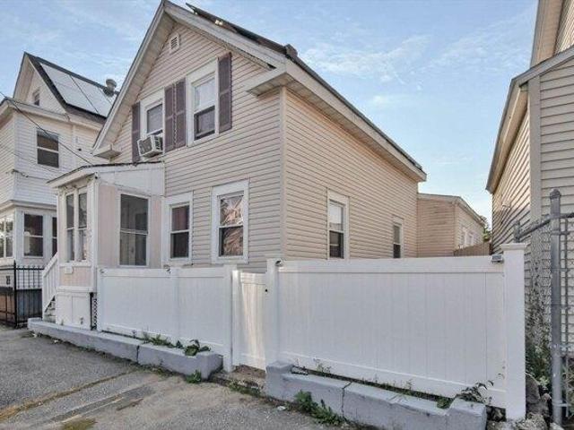 house with 4 bedroom, Lawrence MA ES105173442
