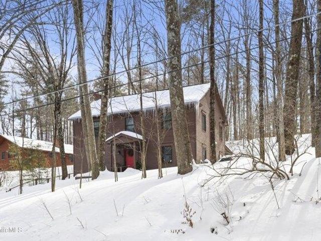 house with 4 bedroom, Lenox MA DLS102344087