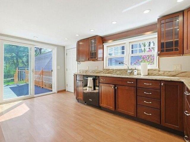 house with 4 bedroom, Leominster MA DLS102030204