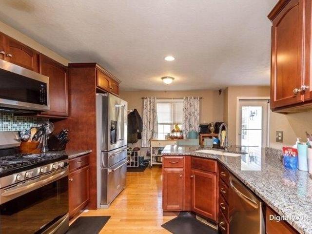 house with 4 bedroom, Leominster MA DS103806786