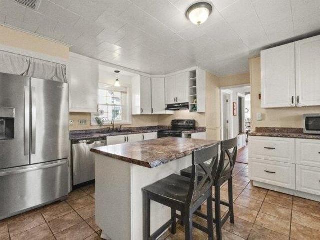 house with 4 bedroom, Leominster MA ES104514207