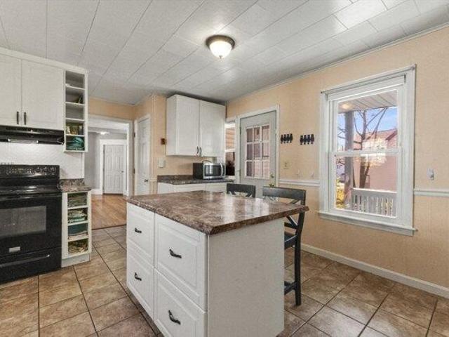 house with 4 bedroom, Leominster MA ES105106159