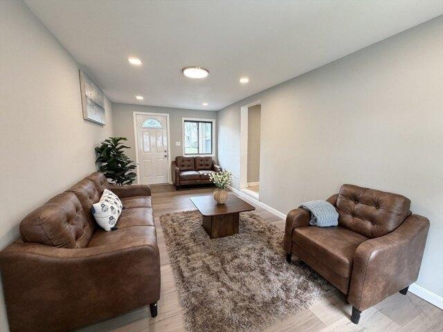 house with 4 bedroom, Leominster MA ES105107749