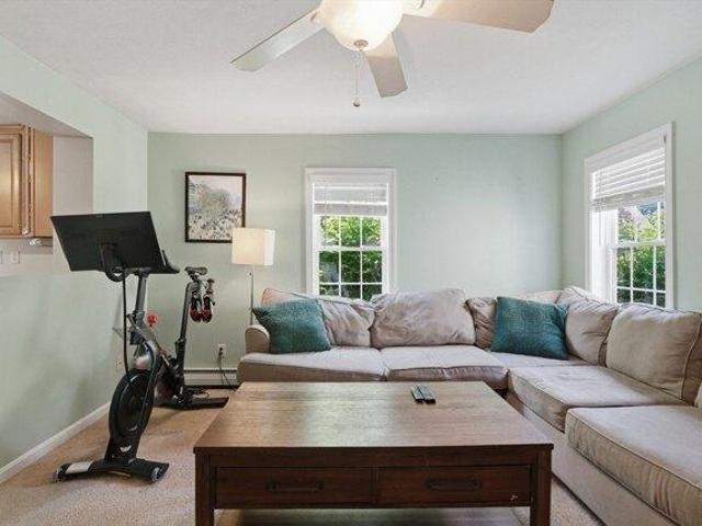 house with 4 bedroom, Leominster MA ES105114017