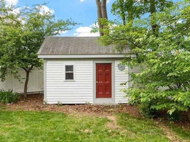 house with 4 bedroom, Leominster MA ES105115341