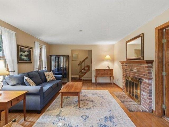 house with 4 bedroom, Leominster MA ES105229364