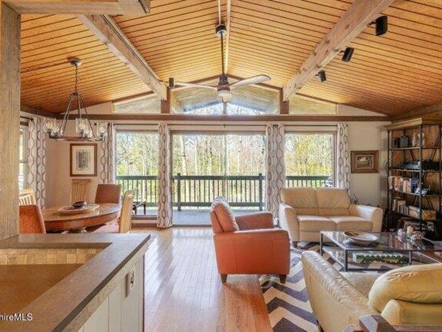 house with 4 bedroom, Lee MA DS102593970