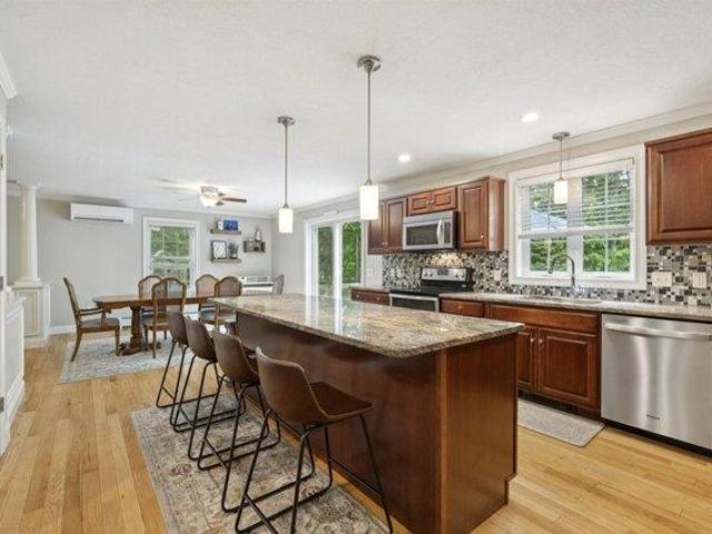 house with 4 bedroom, Lee NH DS103932475