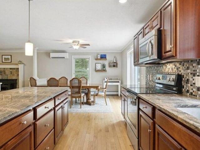 house with 4 bedroom, Lee NH ES104905915