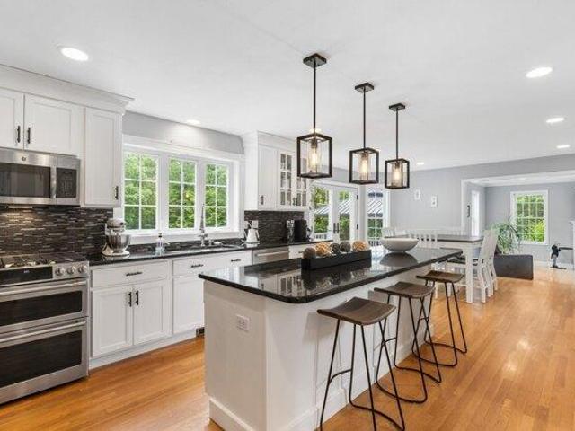 house with 4 bedroom, Lee NH ES105095240