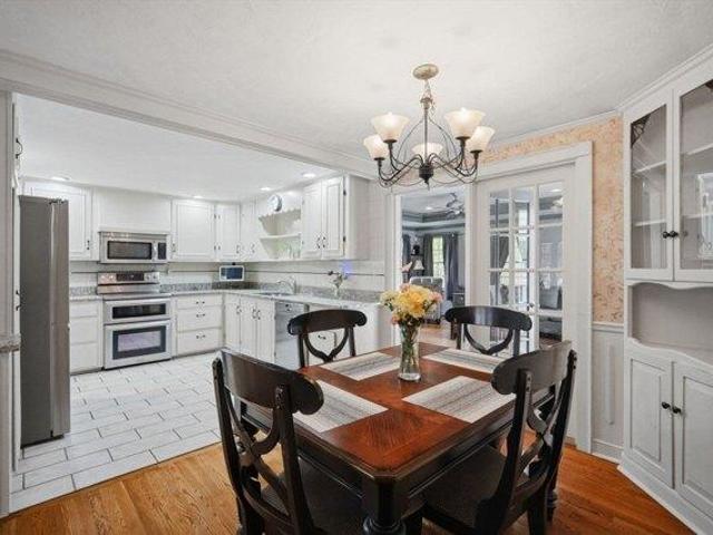 house with 4 bedroom, Leicester MA ES104191203