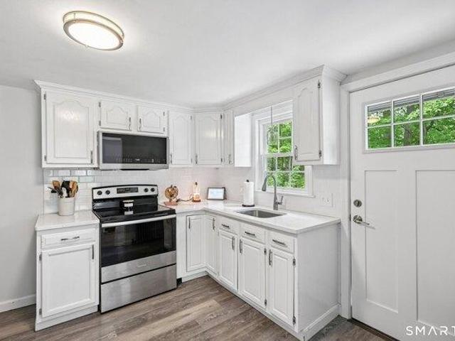 house with 4 bedroom, Leicester MA ES105125762