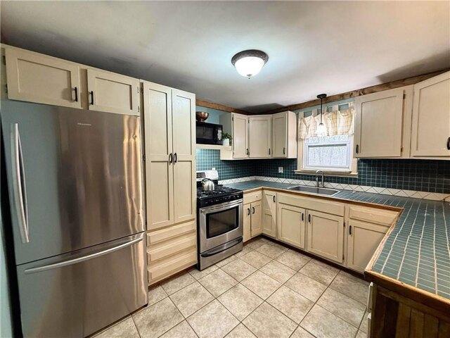 house with 4 bedroom, Lincoln RI DS103495331