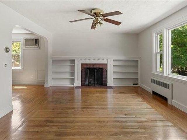 house with 4 bedroom, Lincoln RI ES104791199