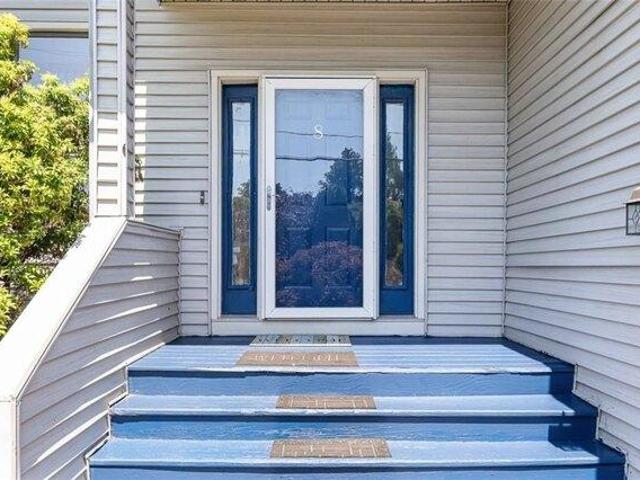 house with 4 bedroom, Lincoln RI ES104811213